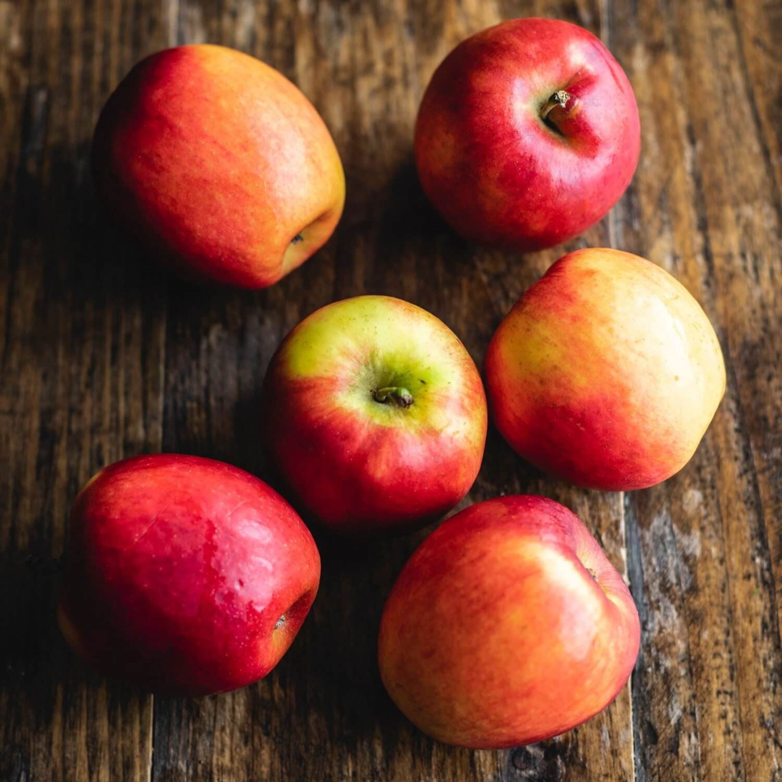 5x English Apples – Crisp, Juicy & Aromatic with a Sweet-Sharp Bite ...